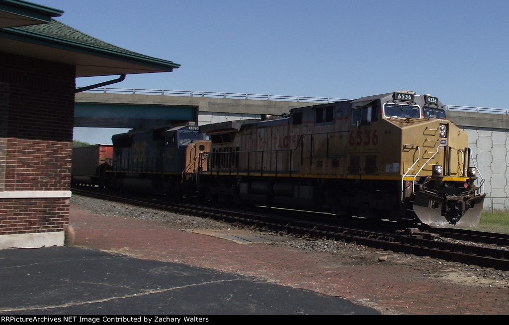 UP 6536 CSX 4825